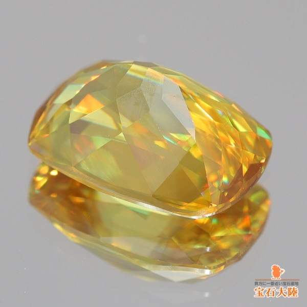 天然スフェーン 2.08ct 【煌めくゴールデンイエロー】 マダガスカル
