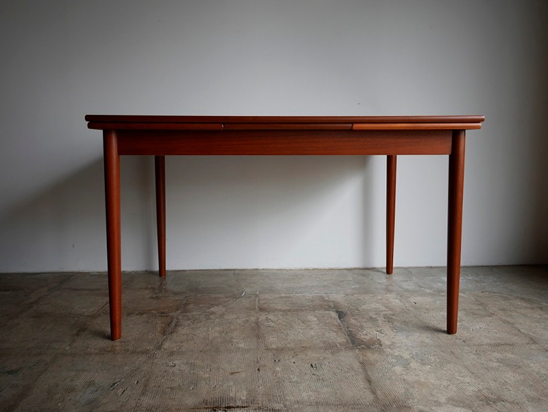DK Dining table