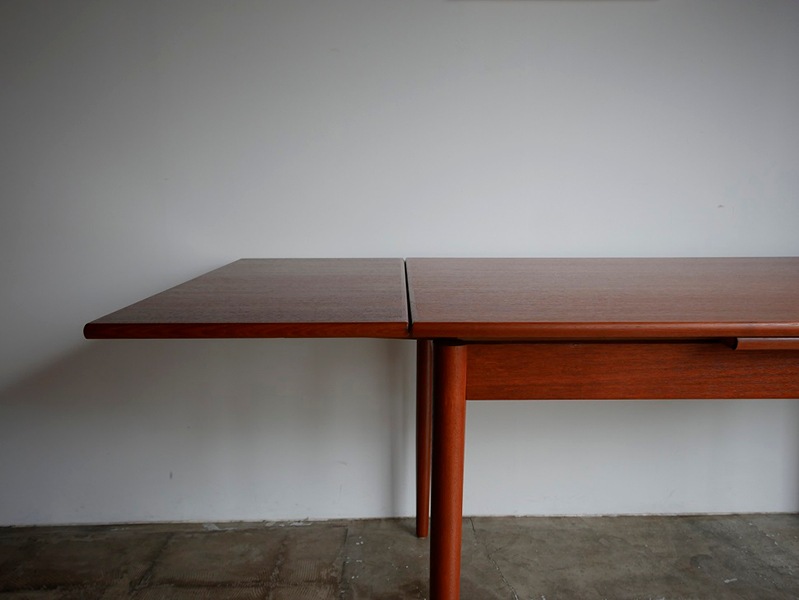 DK Dining table