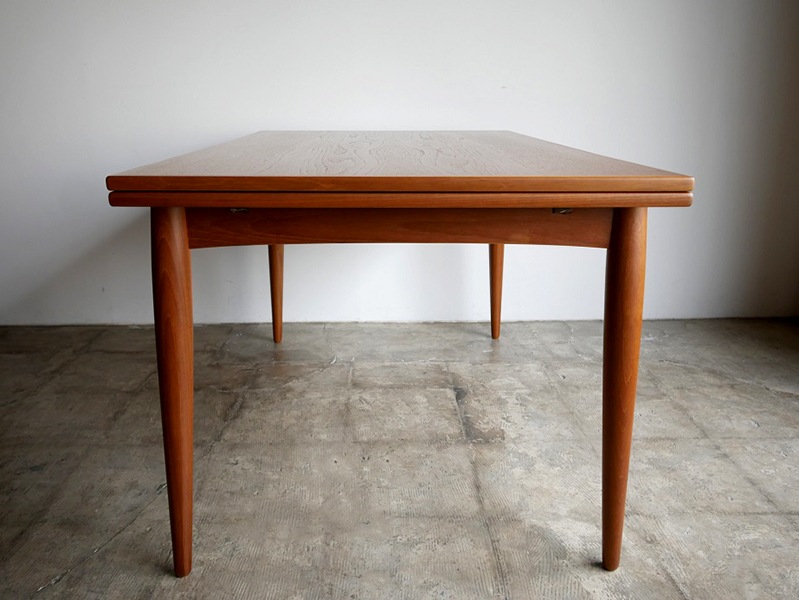 DK Dining table