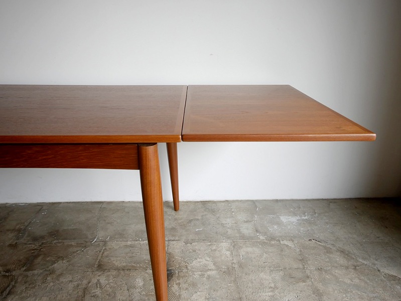 DK Dining table
