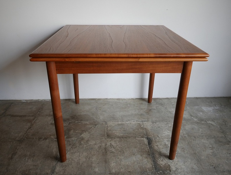 DK Dining table