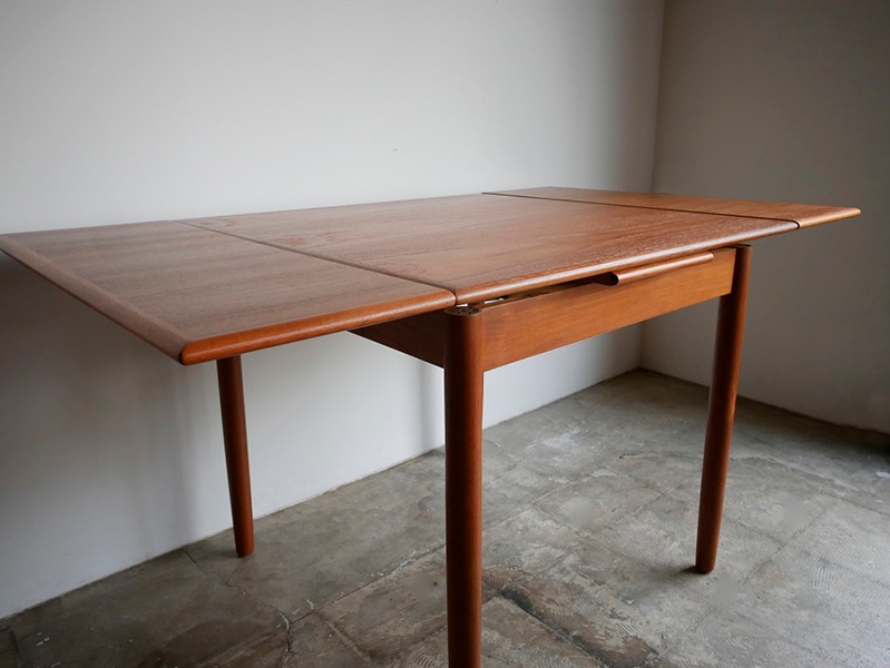 DK Dining table