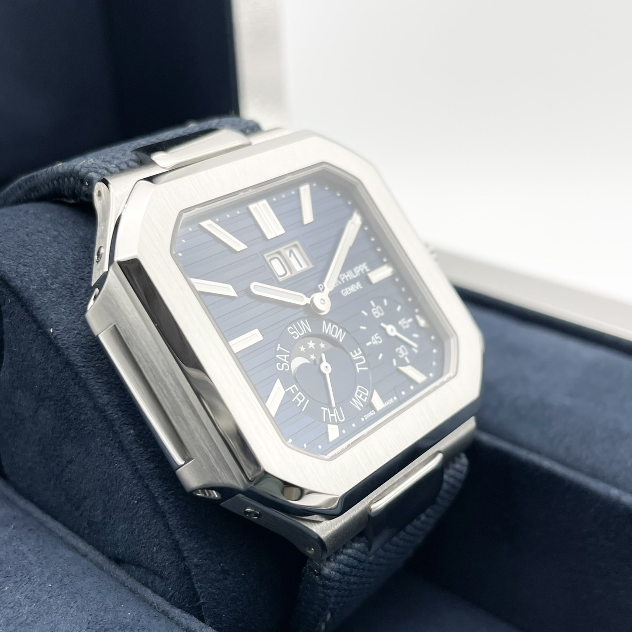 【世界最安価格に挑戦！】パテックフィリップ キュビタス 5822P-001 ブルー・ソレイユ プラチナ 45mm ｜ 商品状態：新品｜プレミアバリューショップ