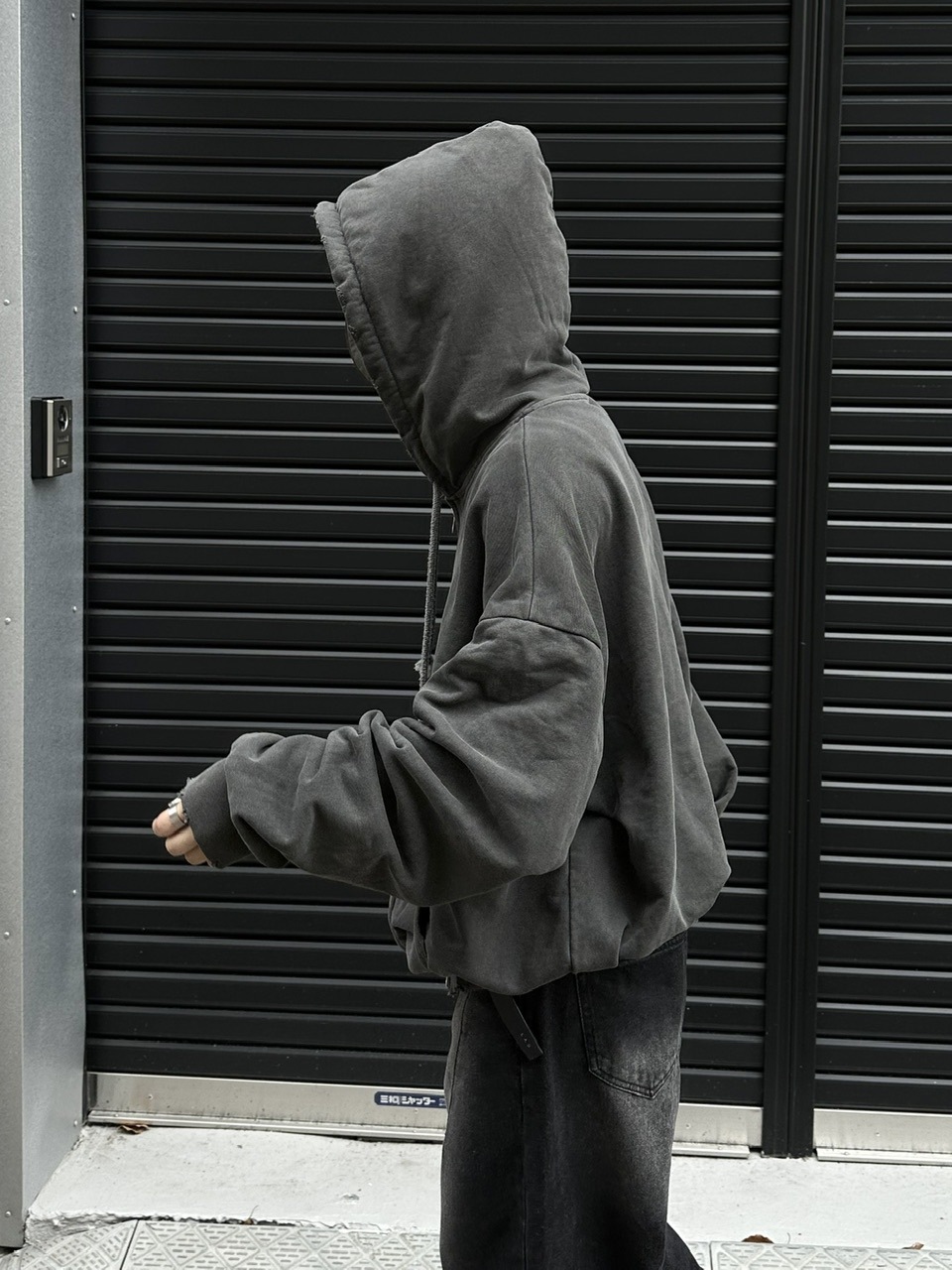 大阪店WEB限定受注制【Chikashitsu +】damage zip up hoodie (3color) / 【チカシツプラス】ダメージ ...