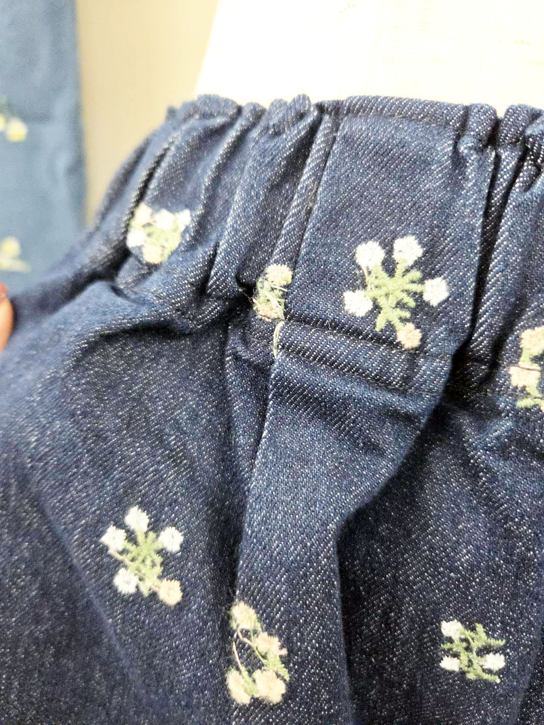 P000 わくらくストレッチデニム総刺しゅうコクーンパンツ（F2KA-760413） | ルートスタイル（大阪店出荷商品）P000,ミセス ...