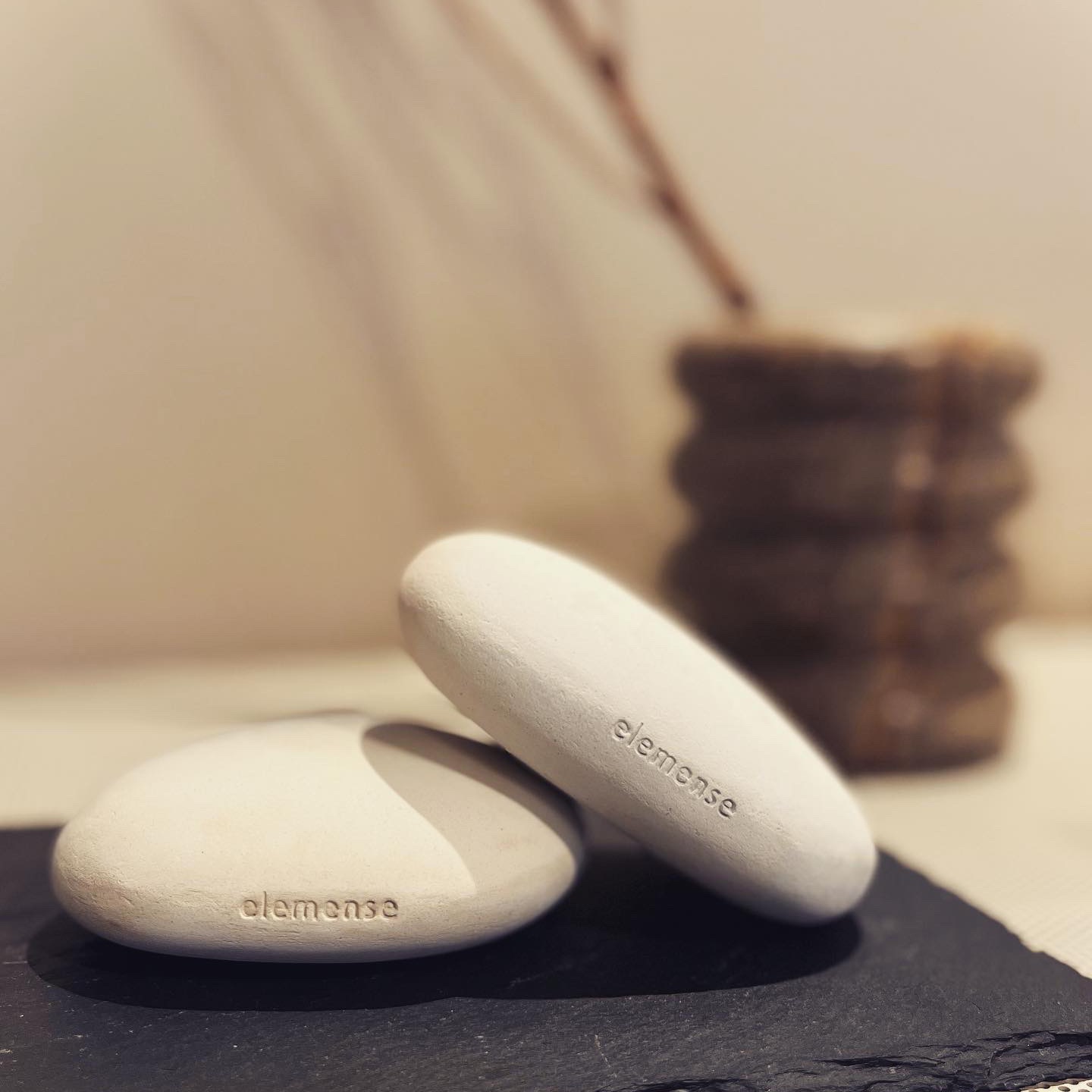 elemense / Pottery Stone Diffuser 【No.1（丸）white】 | GOODS,ホームフレグランス ...