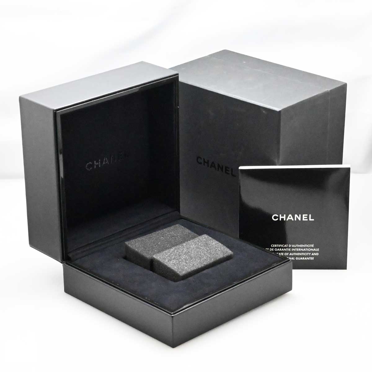 シャネル CHANEL J12 H2010 ホワイトセラミック ピンクサファイア ダイヤベゼル クォーツ レディース H2010 3452 ...