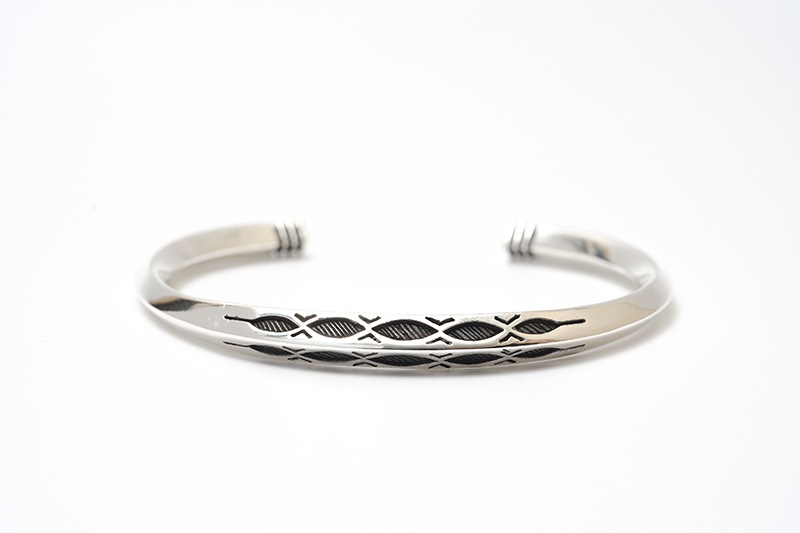 ZERO OnlineShop,ブランド別,ZERO,バングル・ブレスレッド | ろーぐす オンラインショップ |ZERO ゼロ シルバー バングル "Square End" ZERO ...