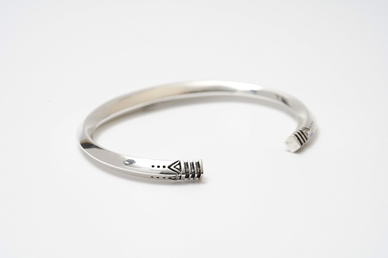 ZERO OnlineShop,ブランド別,ZERO,バングル・ブレスレッド | ろーぐす オンラインショップ |ZERO ゼロ シルバー バングル "Square End" ZERO ...
