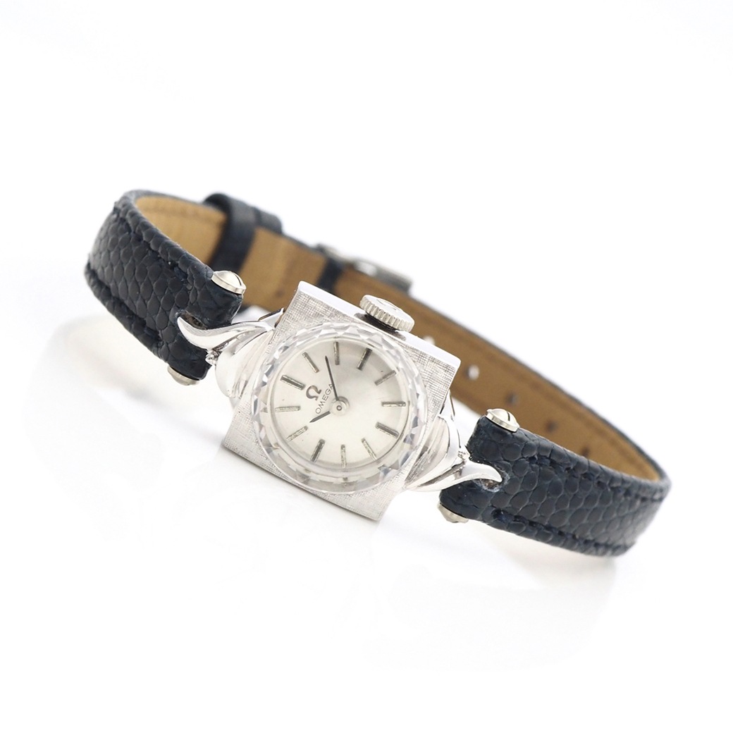 アンティークウォッチ アンティークオメガ ラウンドカットガラス スクエア WG ケース | Shellman Ladies' Antique ...