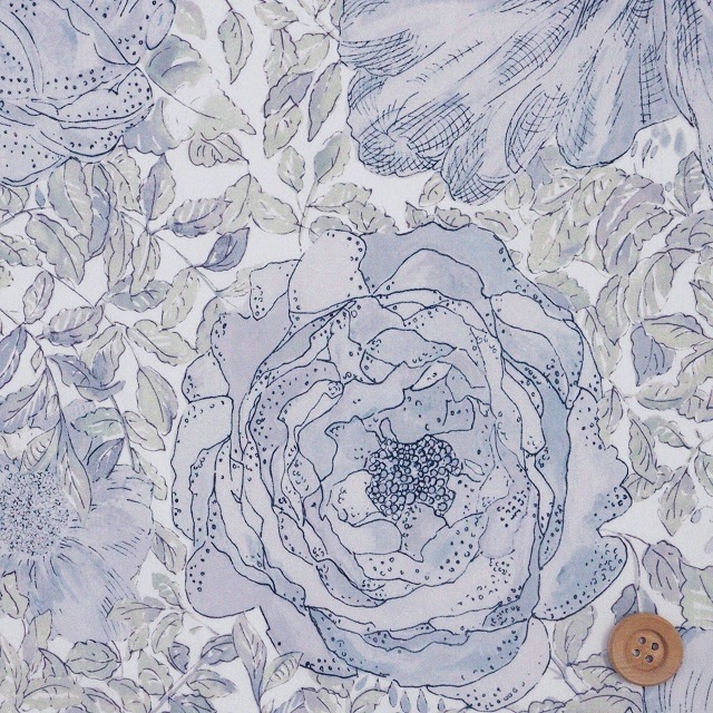 【サンドウオリジナルカラー】リバティプリント タナローン（Rose Xanthe ローズ・ザンジー）モーニングブルー【15-3635180 ...