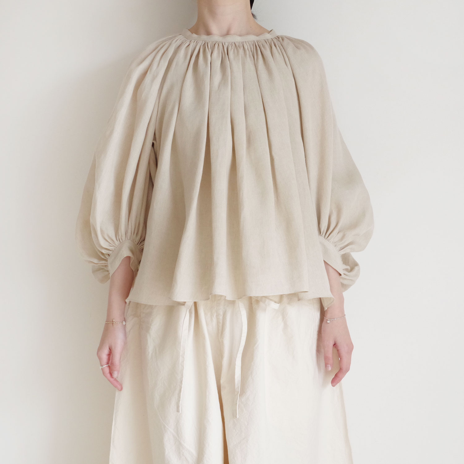 R&D.M.Co- オールドマンズテーラー : DENSELY LINEN GATHER SMOCK ギャザースモック | Tops | trip&things 通販・販売