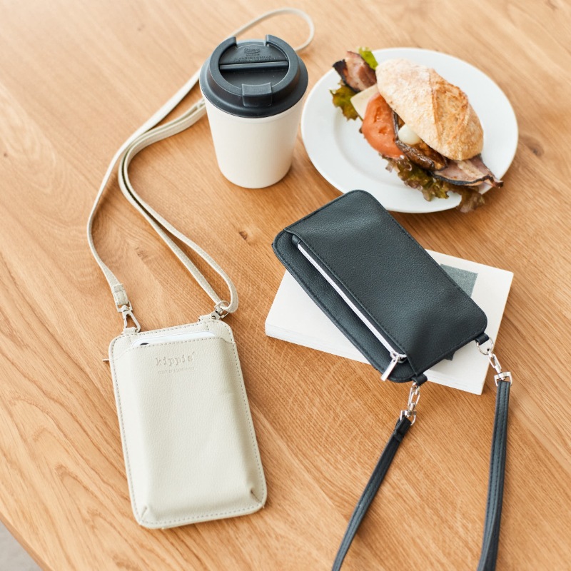 kippis スマホポシェット ベージュ | 商品カテゴリ一覧,宝島社公式商品 | | 宝島チャンネル
