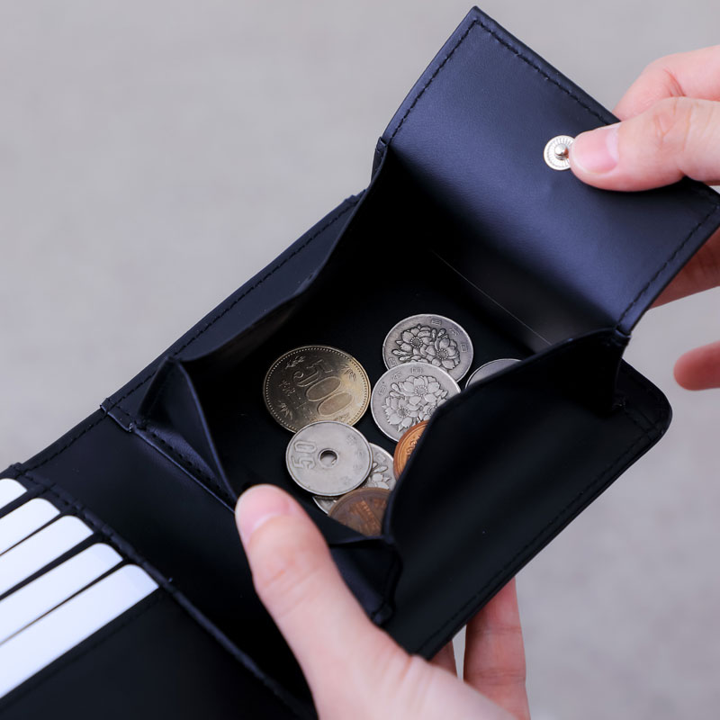 moz 牛革二つ折りコンパクト財布BOOK BLACK ver. | 商品カテゴリ一覧,宝島社公式商品 | | 宝島チャンネル