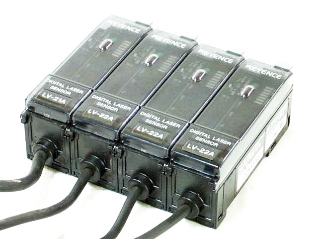 KEYENCEデジタルレーザセンサLVー21A LV-22A センサー アンプ 2セット LV-H64 アンプユニット レーザーセンサー ...