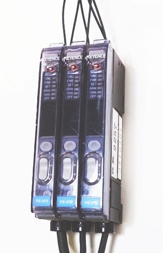 KEYENCE FS-V11/FS-V12 /FU-75F Dual digital fiber amplifier (master unit ...