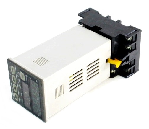 Yamatake SDC10(C10S0DTA0000) Digitoronik digital indicating controller ...