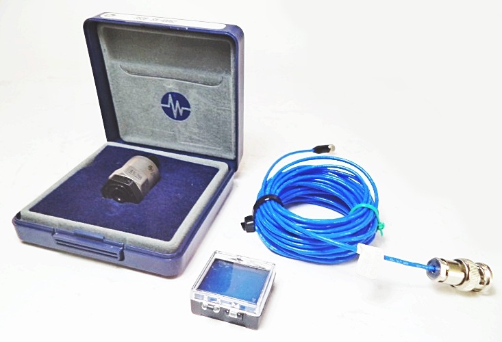 TOYO 352B Industrial acceleration sensor (manufactured by PCB ...