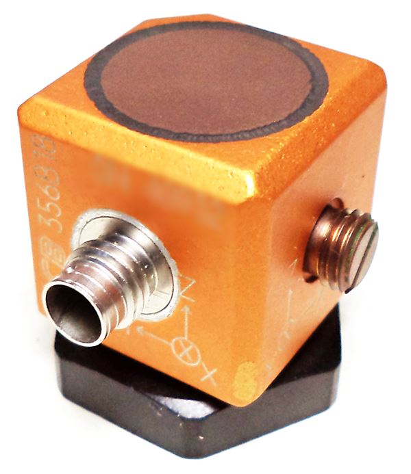 TOYO 356B18 /034G30 Industrial accelerometer (manufactured by PCB ...