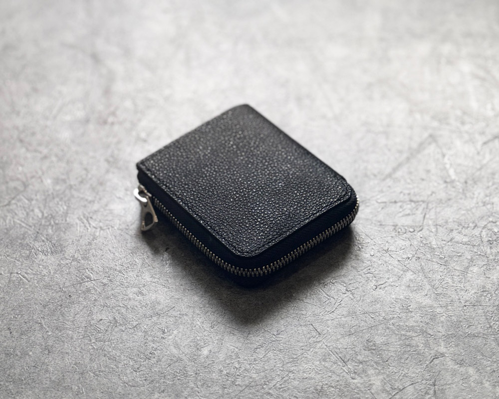 イッチ / ITTI | CRISTY VERY COMPACT WLT .5 KUROZAN クリスティベリーコンパクトウォレット 黒桟革 ...