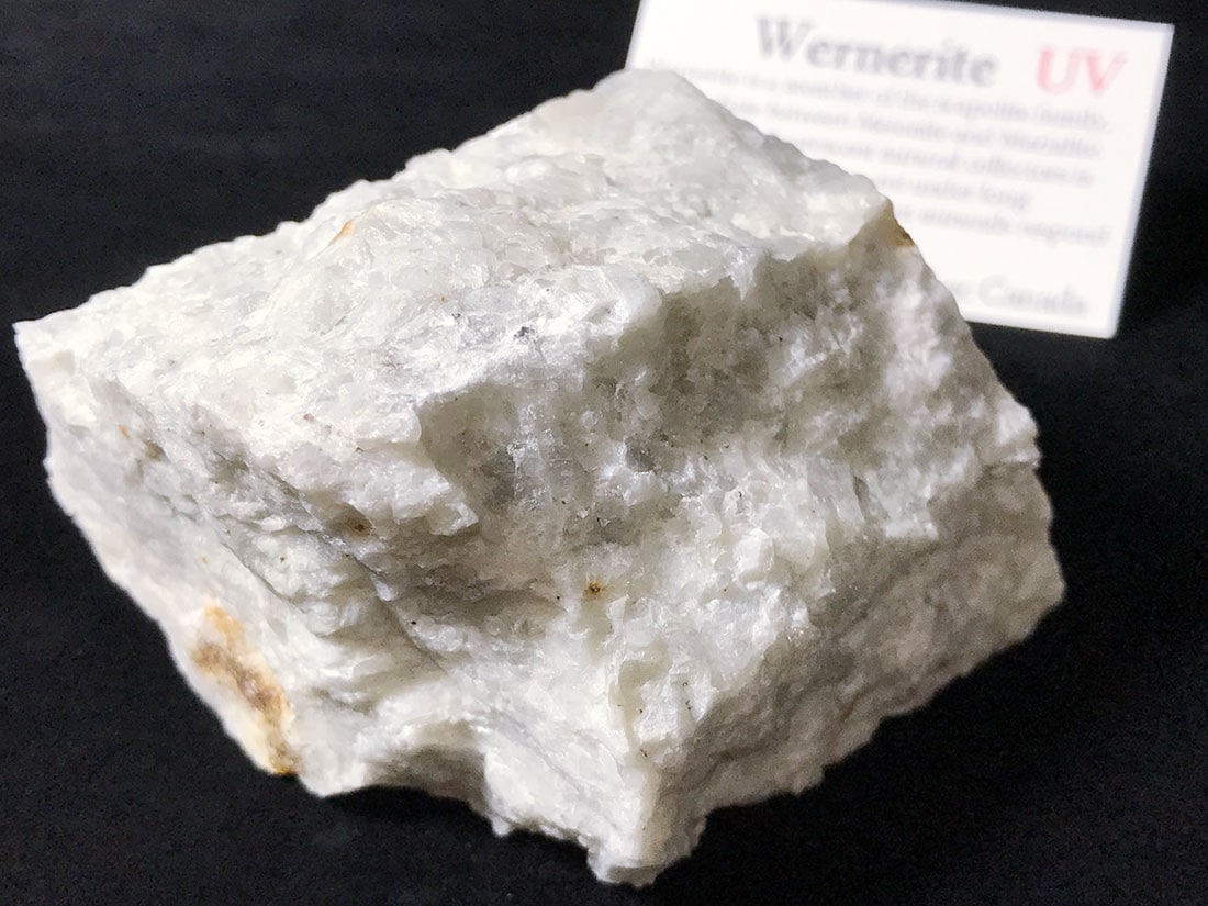 カナダ産ウェルネライト/Wernerite (柱石)