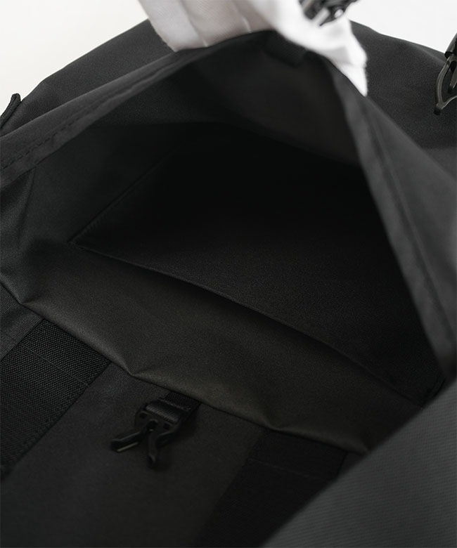 KARRI AMIACALVA(カリ アミアカルヴァ) RECYCLED CORDURA POLYESTERMESSENGER BAG(S ...