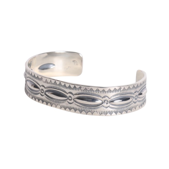 BR-0085 LEAF REPOUSSE BRACELET | Brand | WESTERN RIVER ONLINE STORE