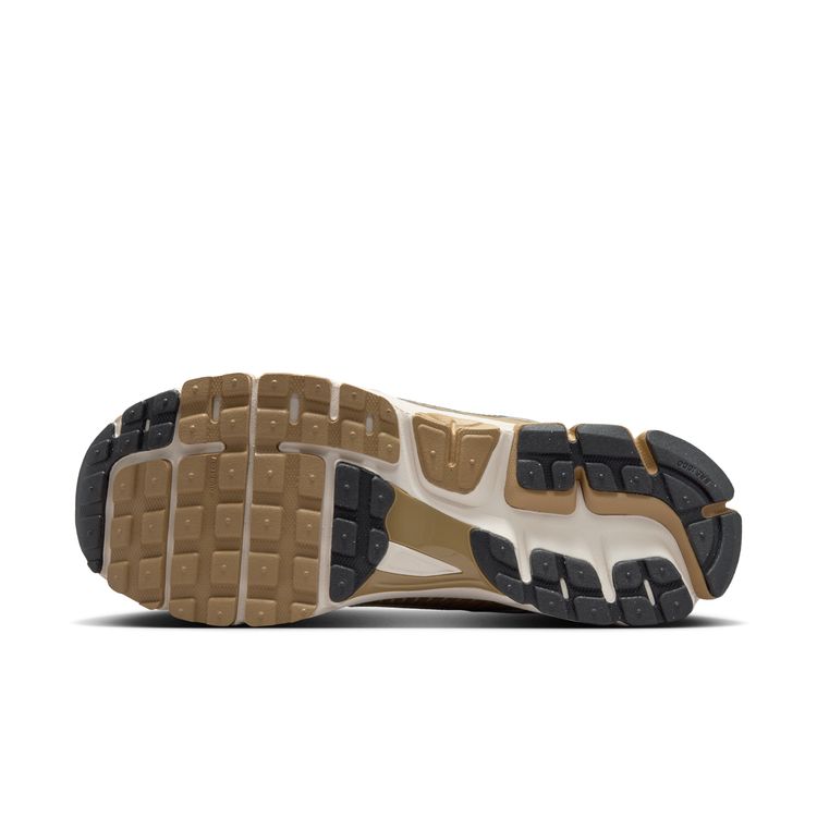 NIKE SU25 NIKE ZOOM VOMERO 5 メタリックピューター/ミディアムアッシュ-パラシュートベージュ FJ4151-006 ...