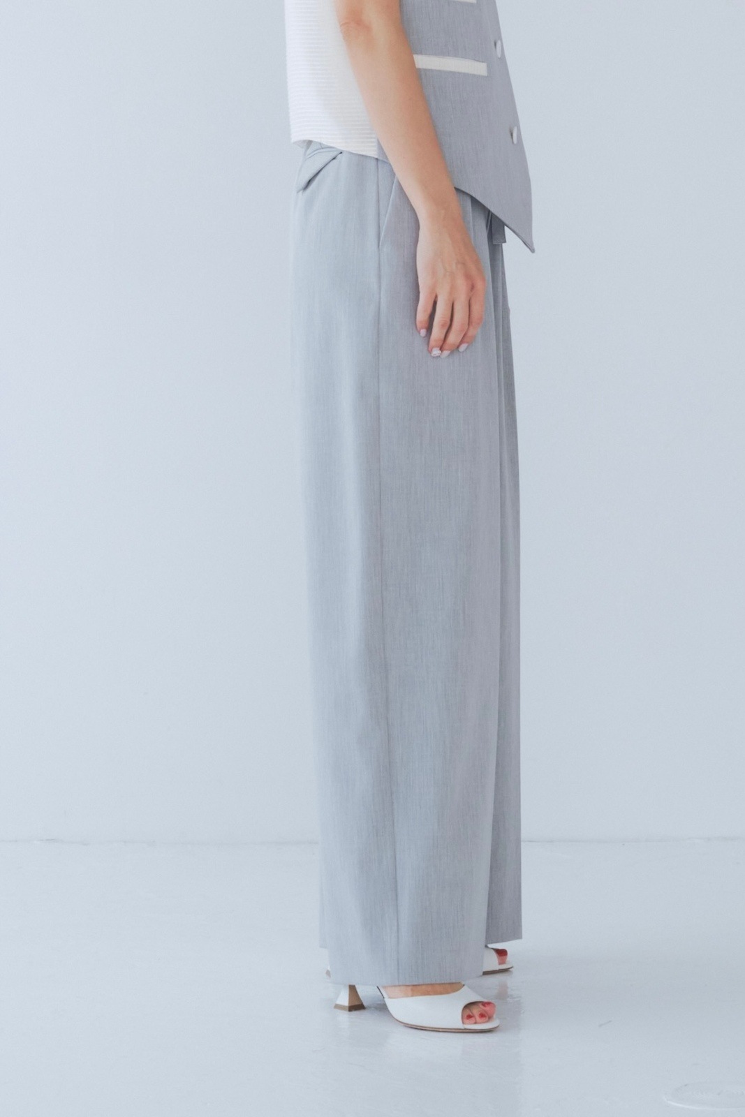 shiroconウエストリボンダブルタックパンツ | 2025 SM Collection| yori