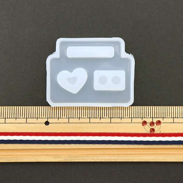 【レジン用品最大30%オフ】 レジンモールド 『シリコンモチーフ 空間利用 ラジカセ RSSD-320』 ERUBERU エルベール ビーズ,レジン,UVレジン型| ホビー材料の通販「ユザワヤ ...